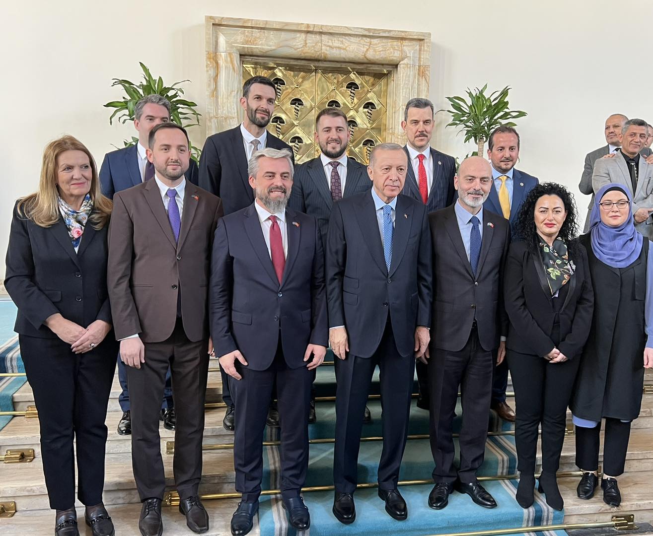 CUMHURBAŞKANI ERDOĞAN, KOSOVA- TÜRKİYE DOSTLUK GRUBU’NU KABUL ETTİ ... CUMHURBAŞKANI ERDOĞAN, KOSOVA- TÜRKİYE DOSTLUK GRUBU’NU KABUL ETTİ ...